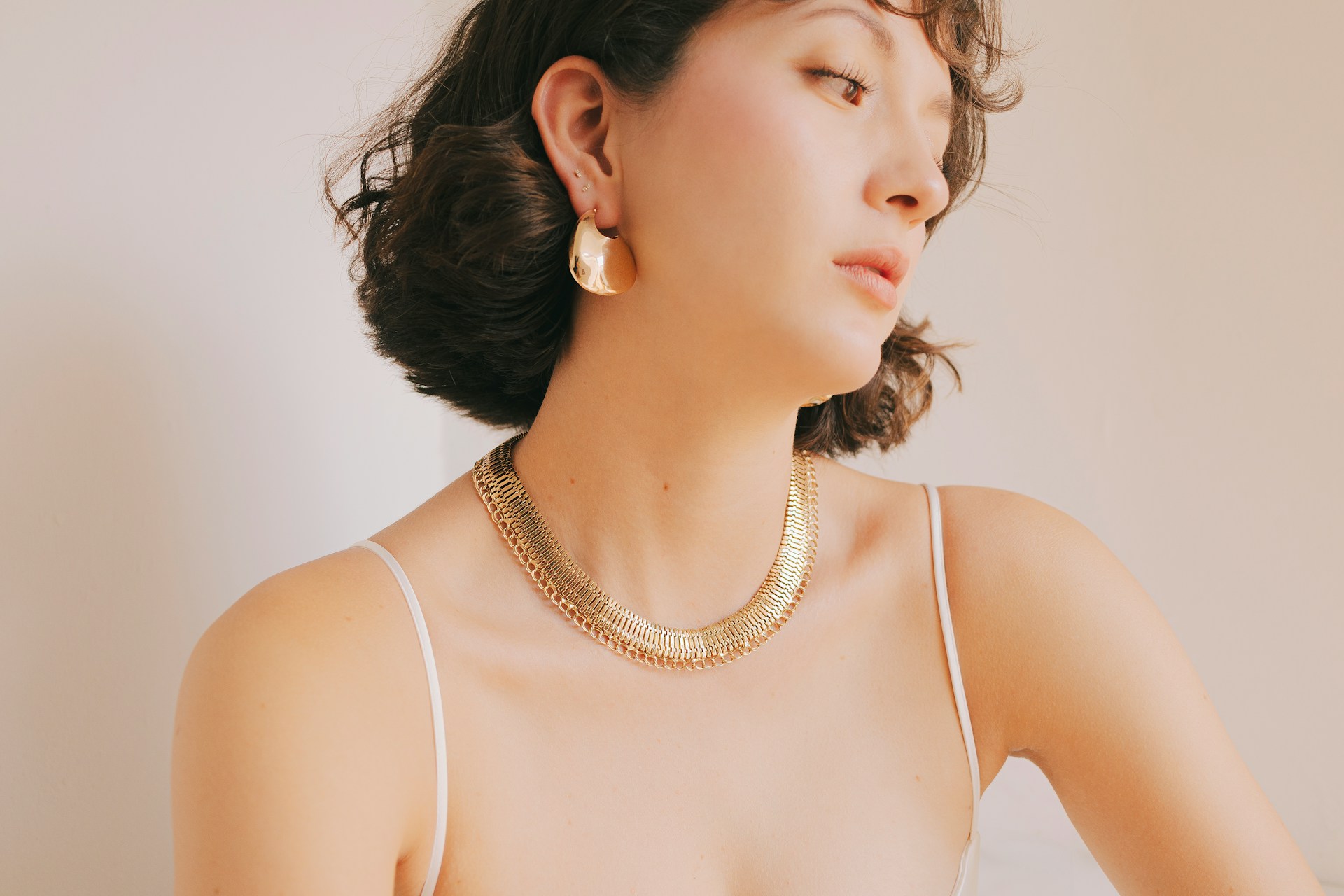 The Art of Adornment: Choosing Accessories for Every Face and Neckline ...