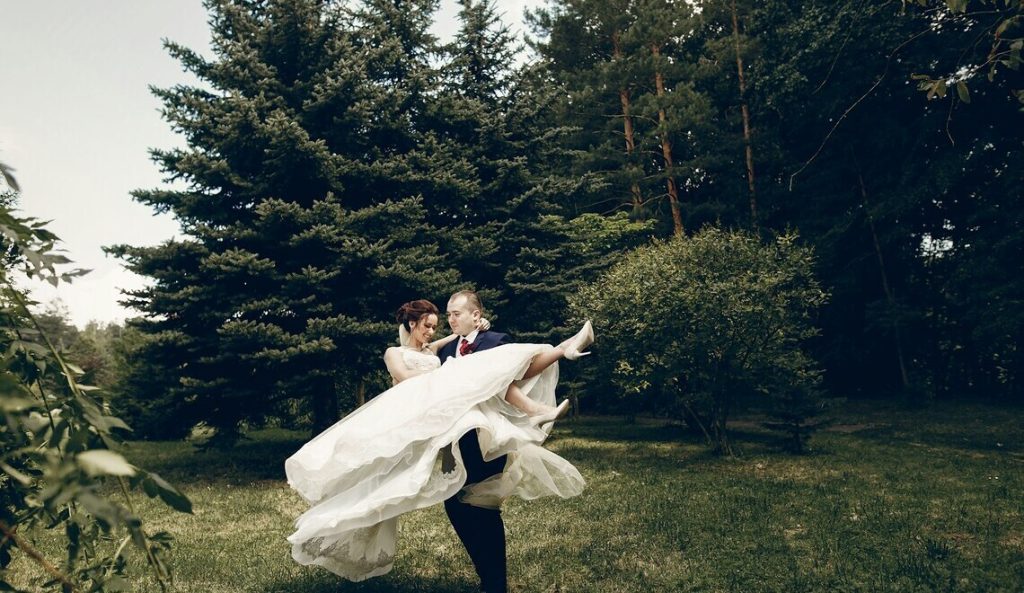 Top Wedding Photographers in Knoxville, TN - Love Happens Mag