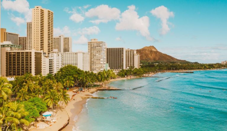 The Particular Beauty of Moving Your Whole Life to a Hawaiian Island ...